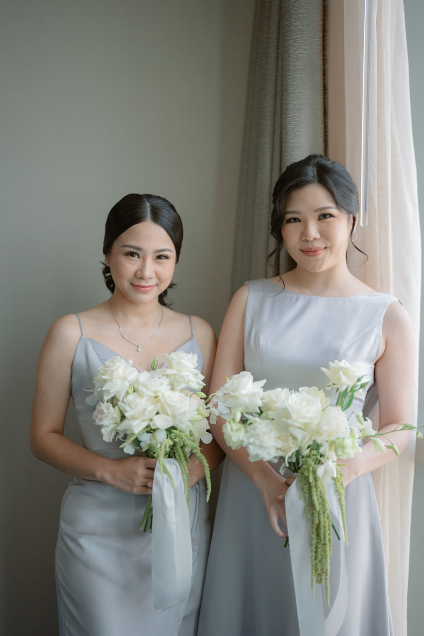 White Rose Posy Bouquet - Baleton Flowerchef